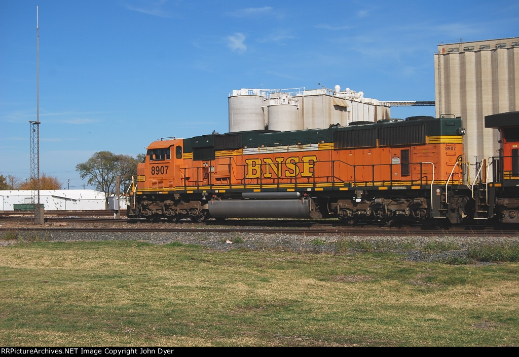 BNSF 8907